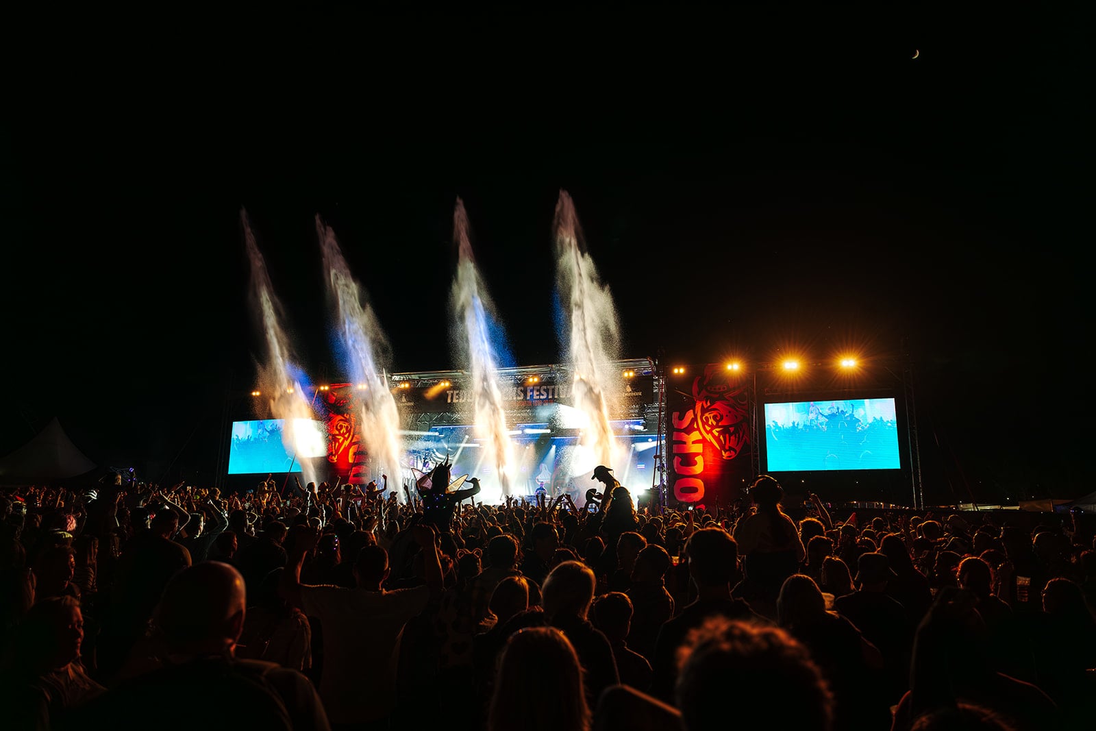 Special Effects Equipment | SFX Manufacturers | LUMINOUS